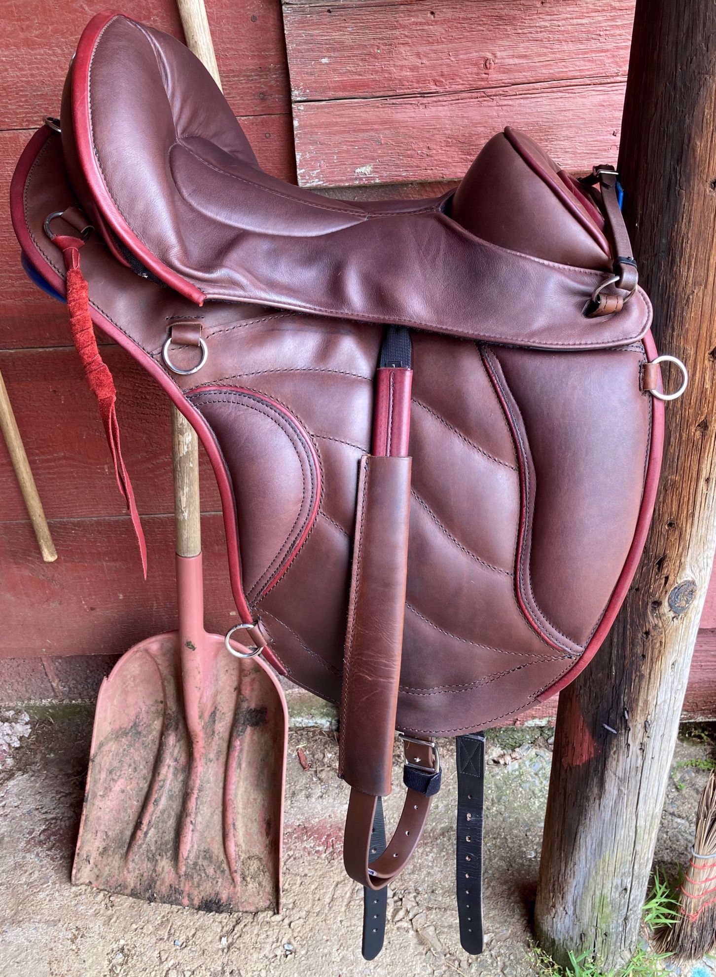 Moss Rock Endurance-Sensation Dressage/Trail Treeless SOLD!