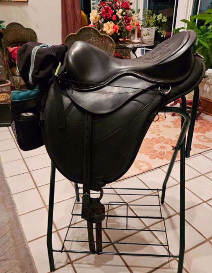 Moss Rock Endurance-15" Freeform Enduro Treeless Saddle